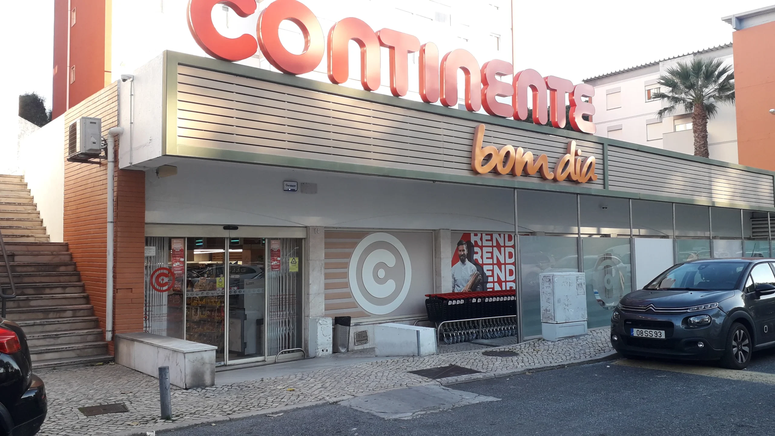 Continente Bom Dia Oeiras Portico Continente Bom Dia Oeiras Portico